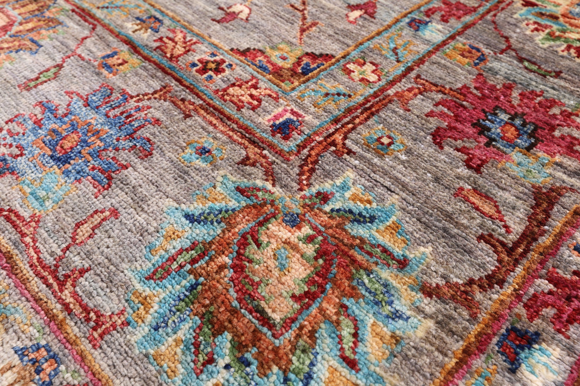 Peshawar Hand Knotted Wool Area Rug – Golden Nile